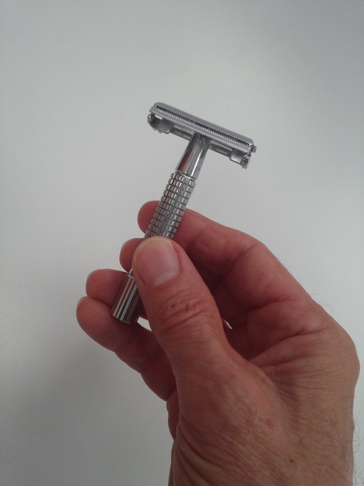 Shave Like Grandad: On Razor-Handle Lengths and Grips